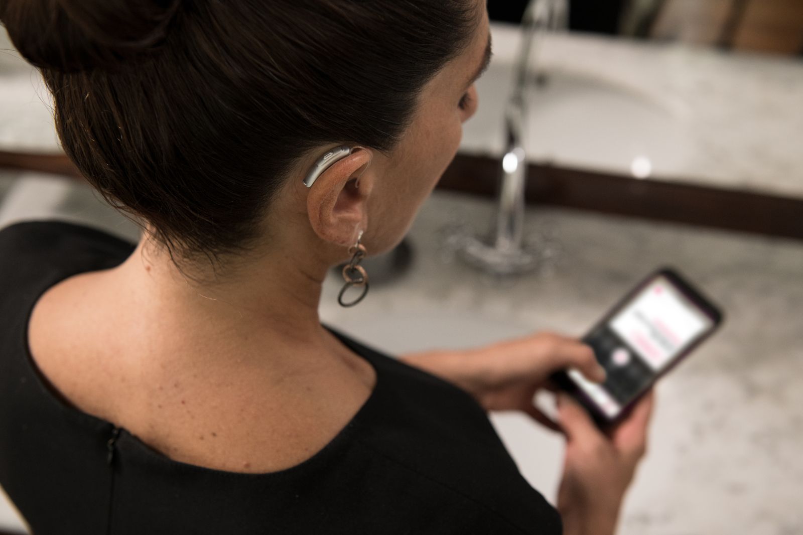 How to connect hearing aids to PC & smartwatch | Amplifon AU