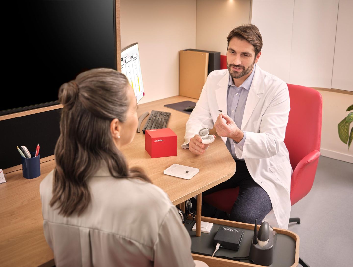 How to connect hearing aids to PC & smartwatch | Amplifon AU